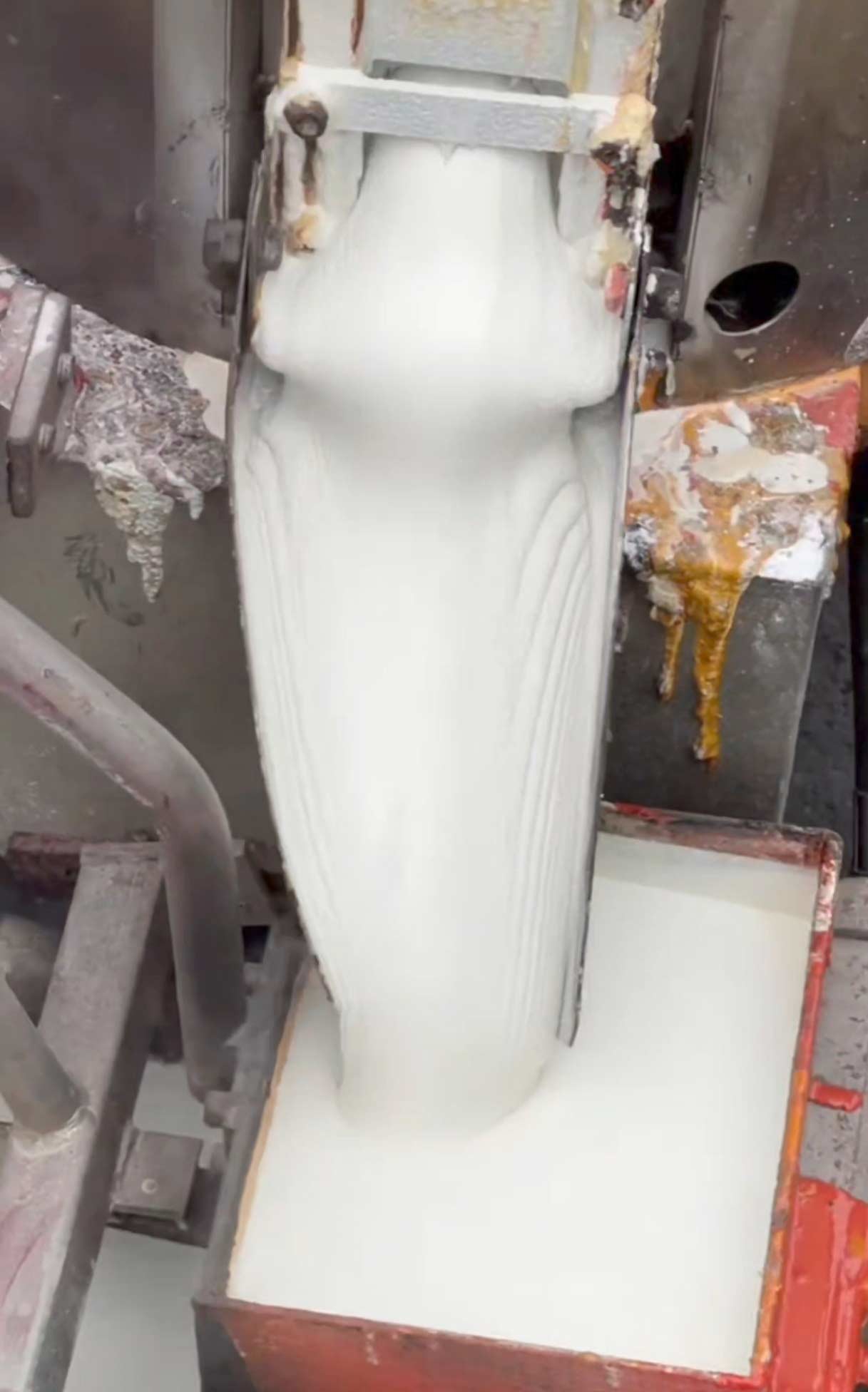 Tanda jalan yang kuat dan tahan lama dengan cat termoplastik untuk ...